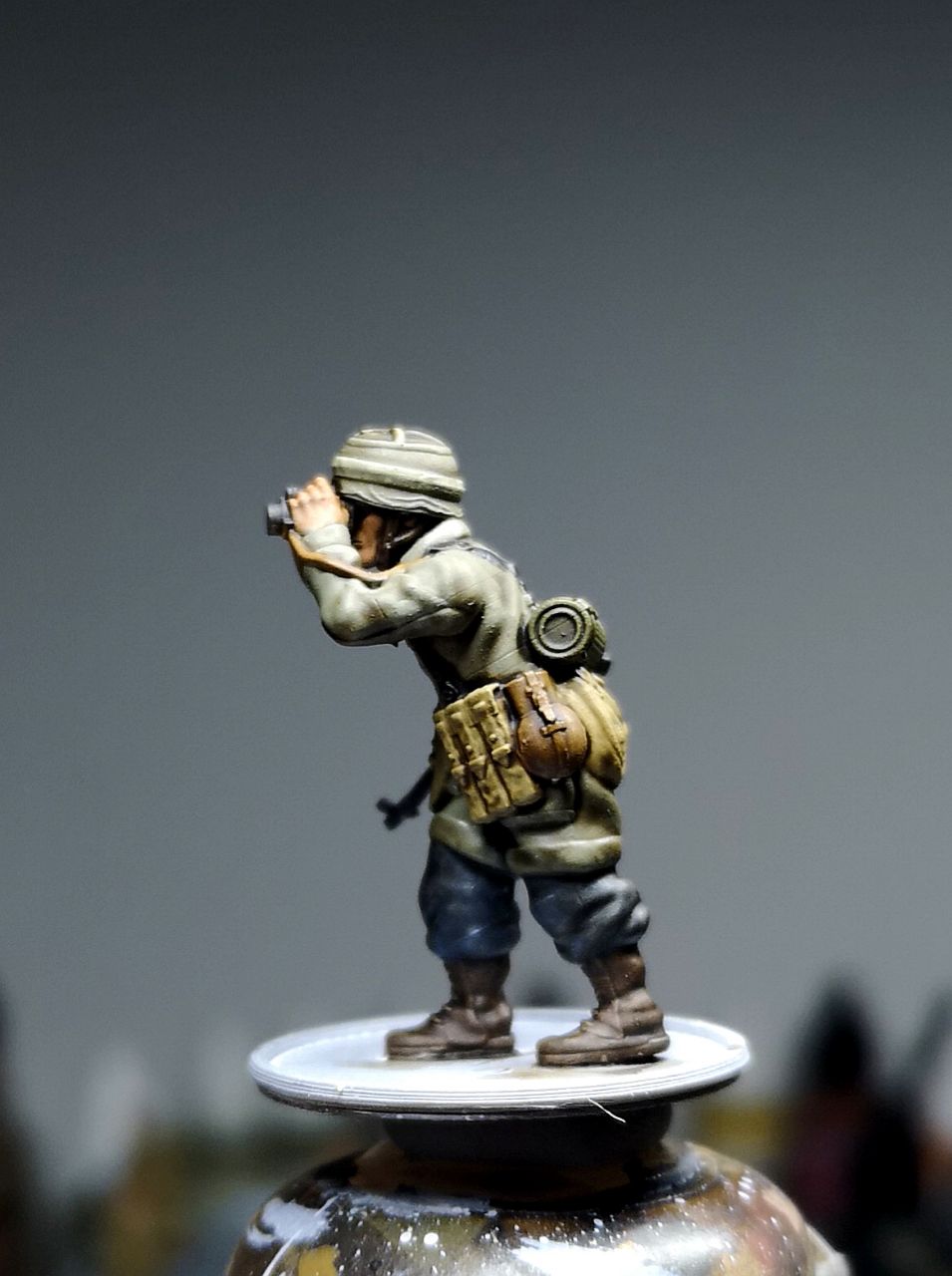WW2 28mm German Paratrooper NCO observing with binoculars. by Colonel ...