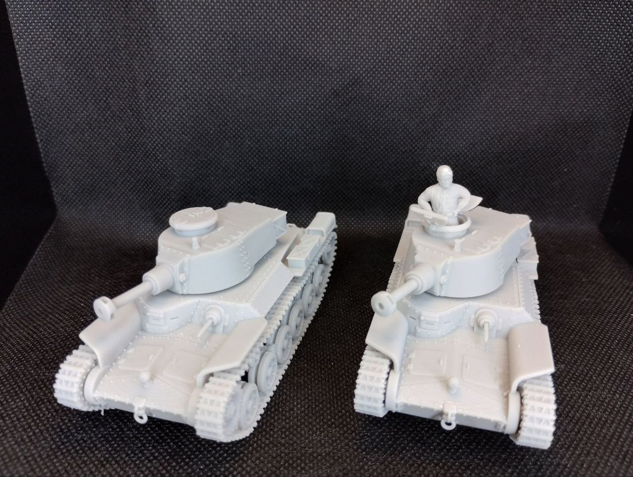 Type 97 Chi-Ha Kai + Type 97 Shinhoto Chi-Ha 120mm + 2 Tankmen (Japan ...