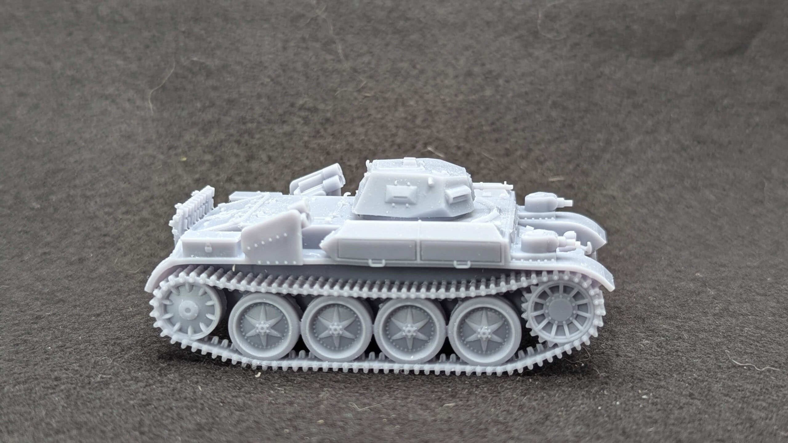 Flammpanzer II Ausf.A (Sd.Kfz.122) + 3 Tankmen (Germany, WW2) by ...