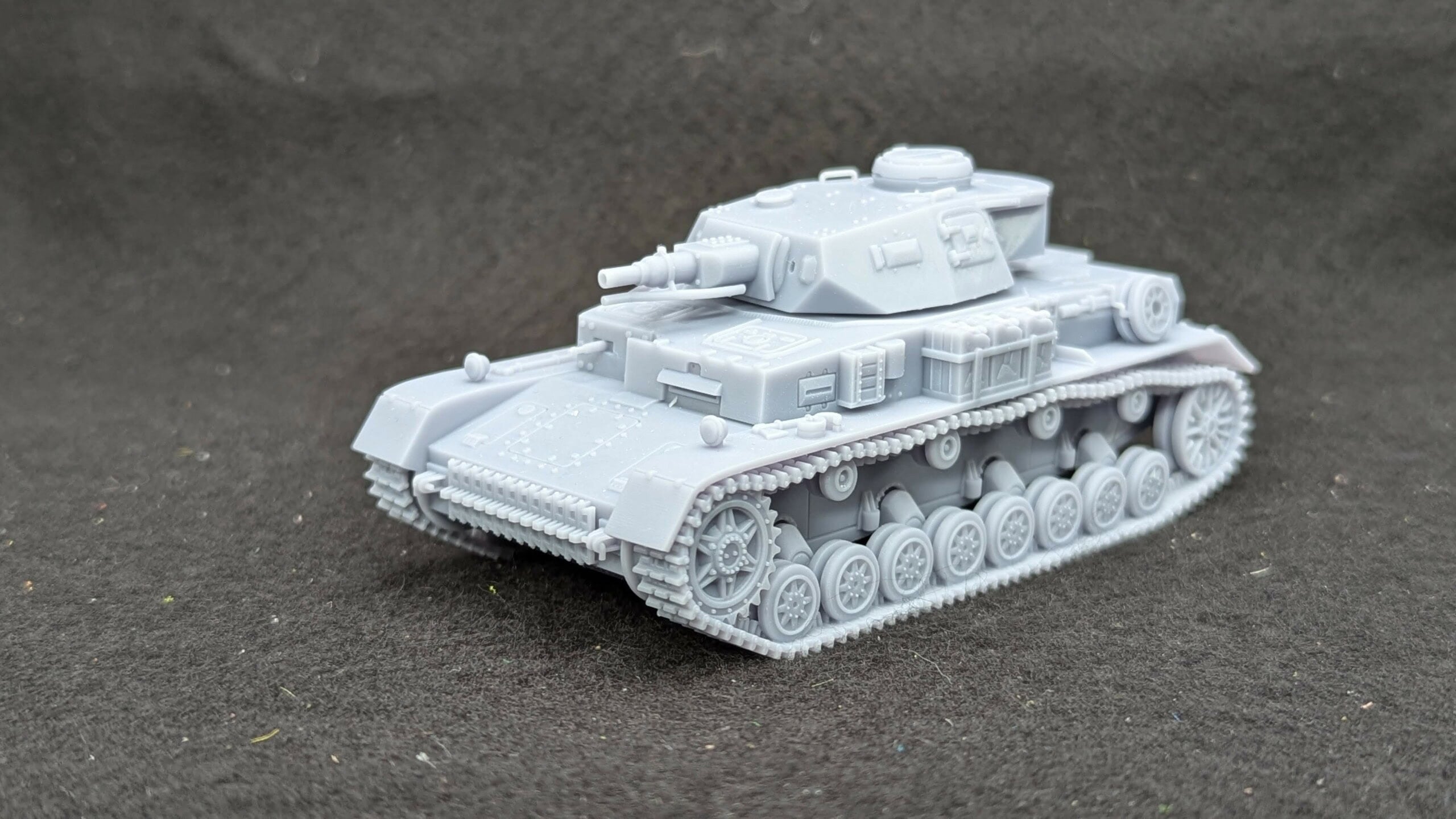 Panzer IV Ausf.F tank with the short 75mm gun + 3 Tankmen (Germany, WW2 ...