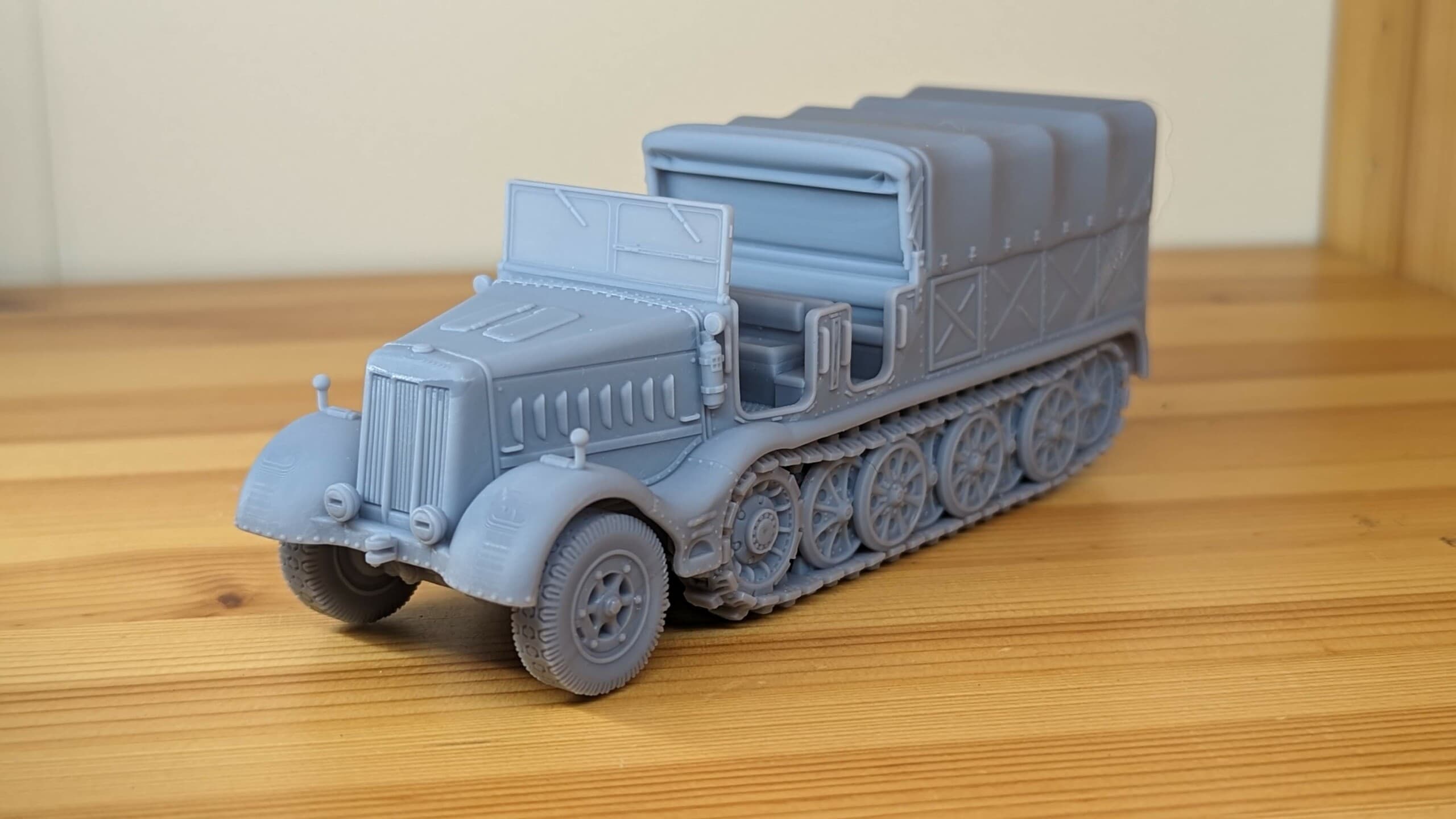 Half-track Artillery Tractor Sd.Kfz.9 (Famo) + Crewmen (Germany, WW2 ...