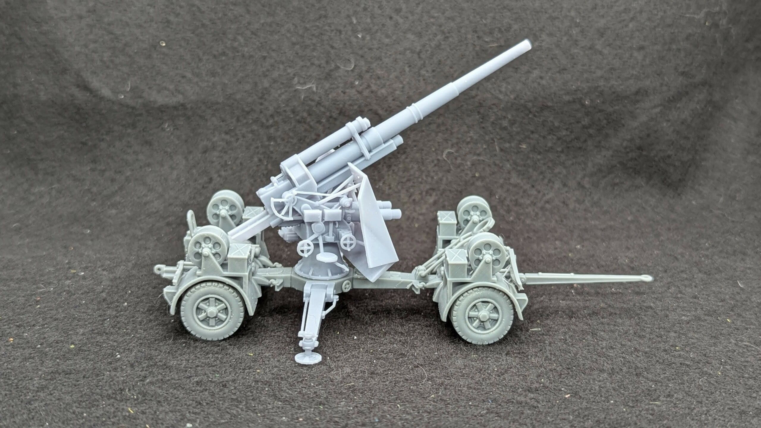 Anti-aircraft gun 88mm Flak 18 + 2 Crewmen - on wheels + on cross ...