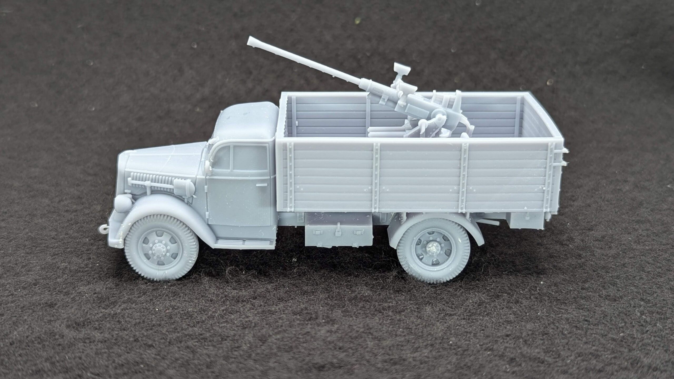 Opel Blitz with German Bofors 40mm FLAK 28 AA gun + Gunman (Germany ...